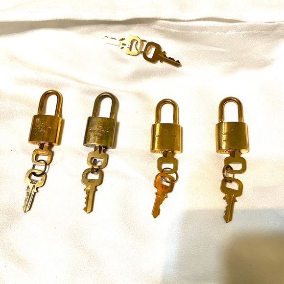 Louis Vuitton | Accessories | Authentic Louis Vuitton Matching Lock Key ...